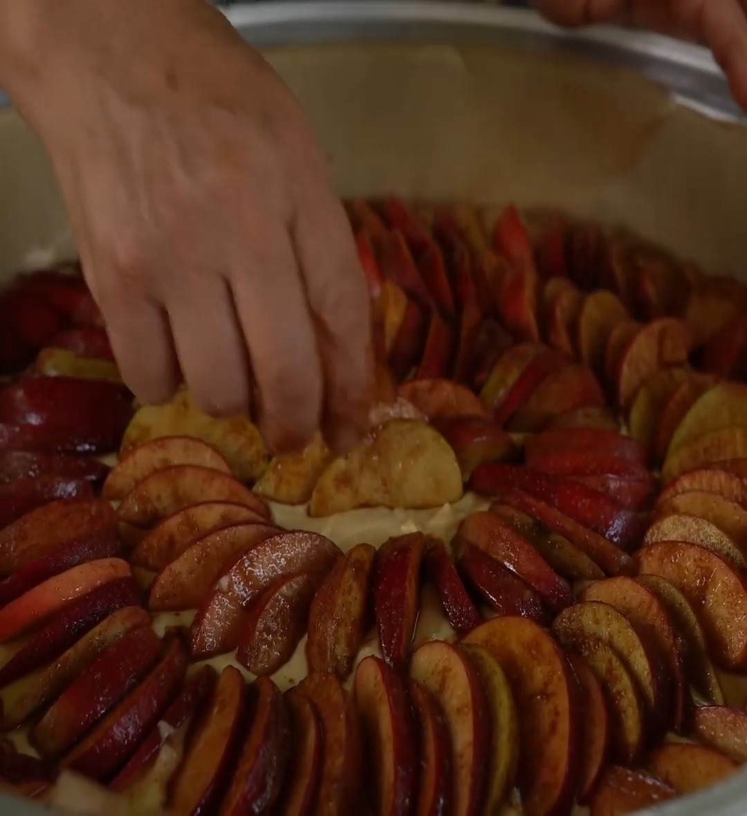 Baking Autumn Apple Pie 🍎🥧🍎 | Easy Life TV | Facebook