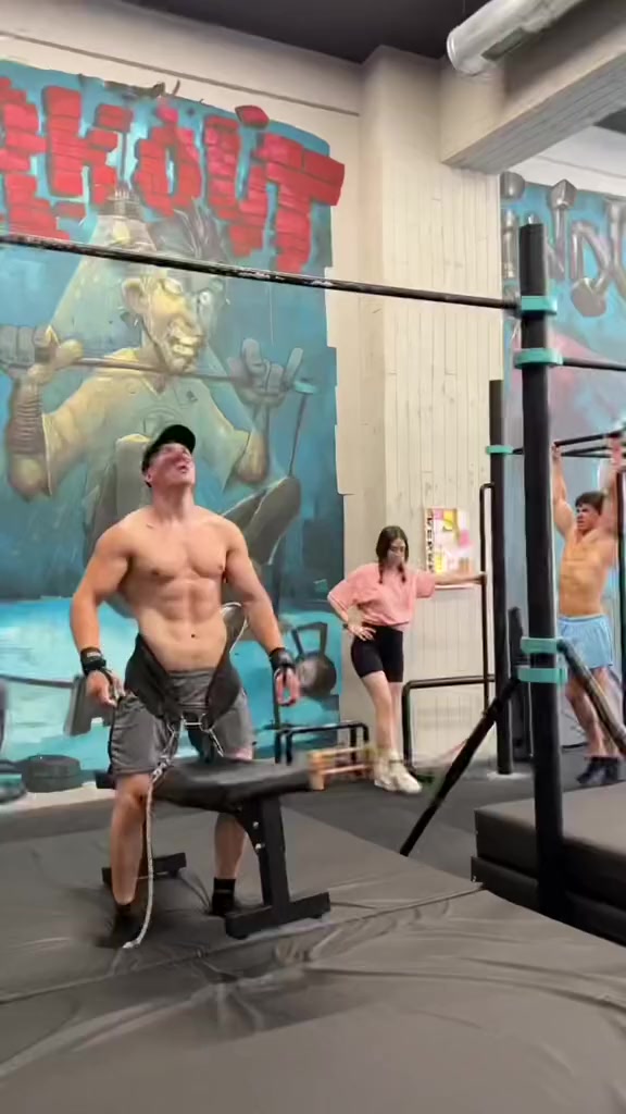 Theres Always That One Guy In The Gym 🇬🇷💪 Reaction Reactions Gym