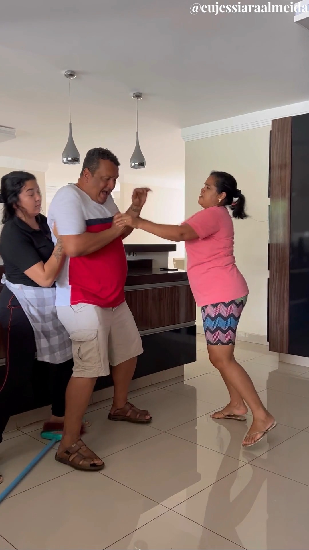 Marido Tem Caso Com A Empregada Mais Tarde Se Arrepende Disso