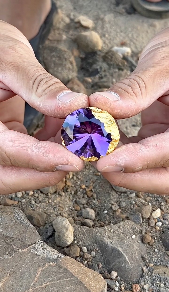 The process of finding gold | finding gold in bedrock fragments ...