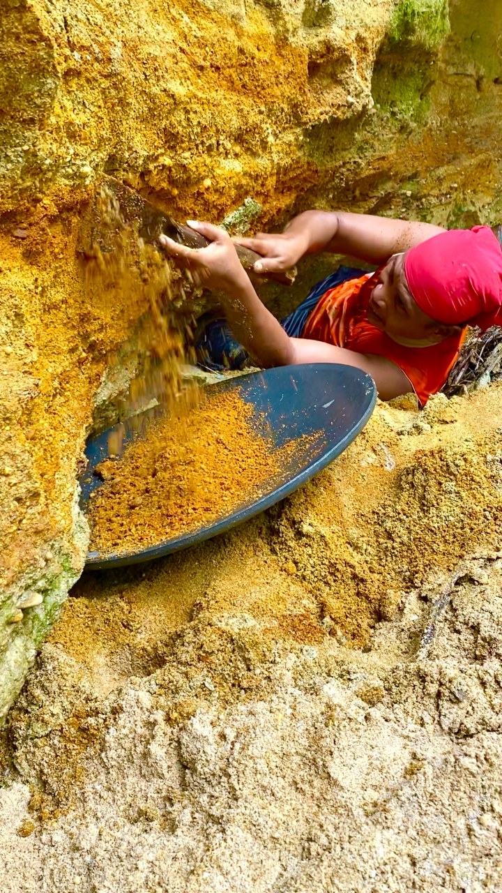The process of finding gold | finding gold in bedrock fragments ...