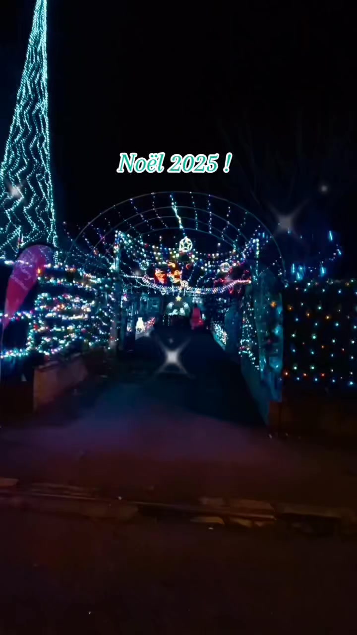 Et voilà Noel 2025 est officiellement lancé à la maison illuminée de ...