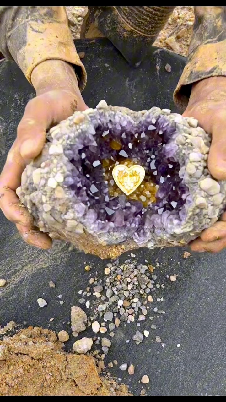 The process of finding gold | finding gold in bedrock fragments ...