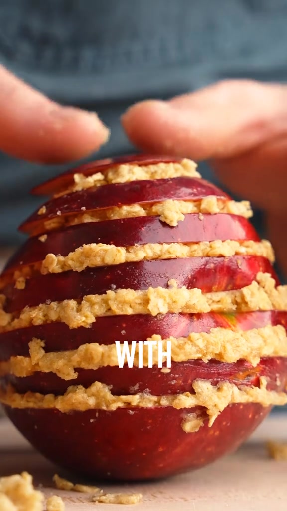 Best Way To Eat An Apple‼️ This is like a crazy apple crisp, but a lot ...