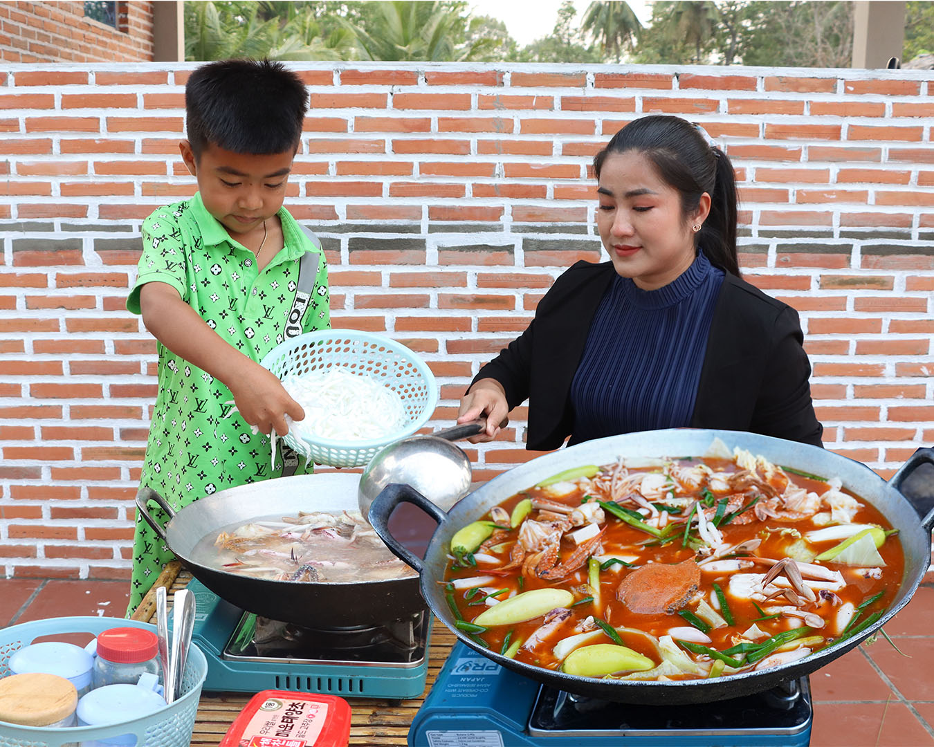 Pregnant Mom Teach Son How To Cook Korean Seafood Soup Soup Seafood