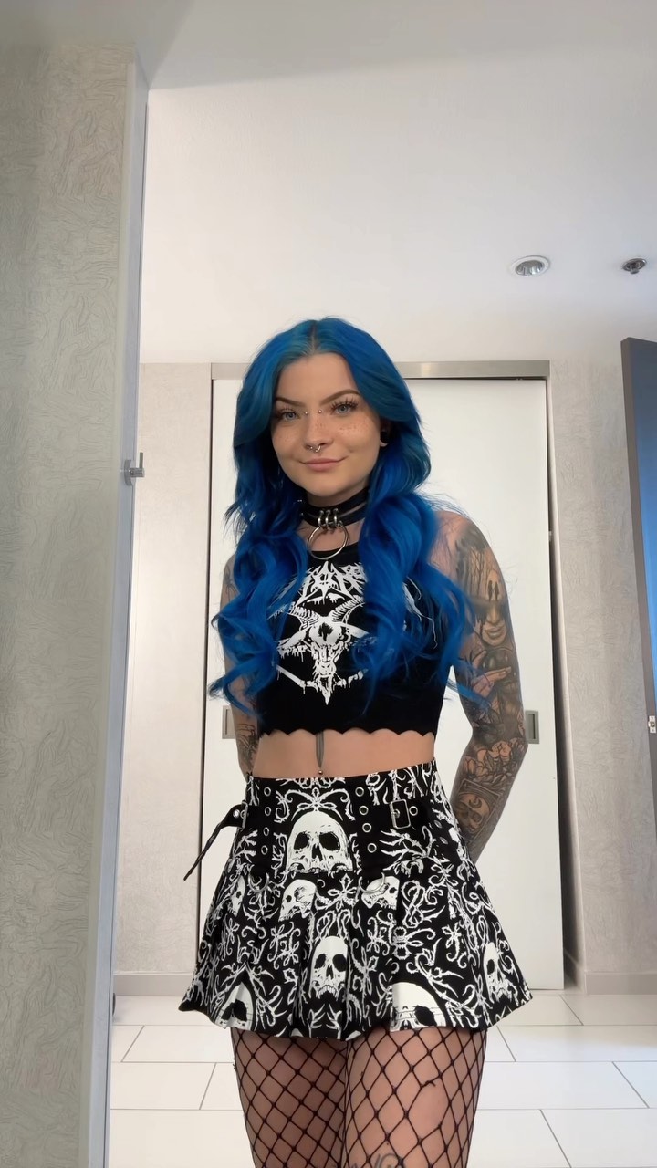 Get Dressed With Me 🖤 Shirt And Skirt From Dollskill