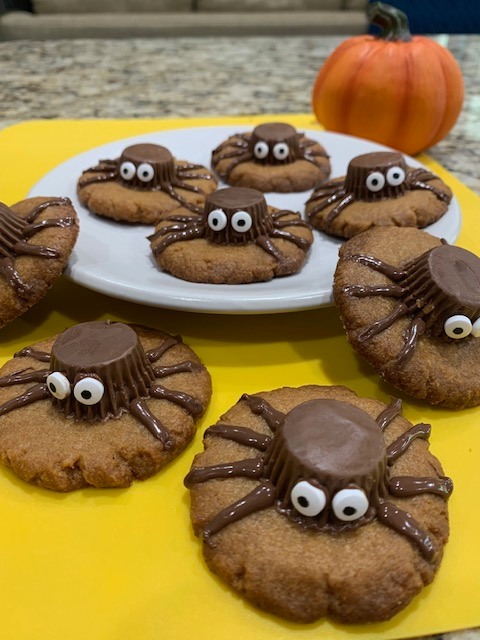 Simple Halloween Treat! Don't want to squash these yummy spiders. # ...
