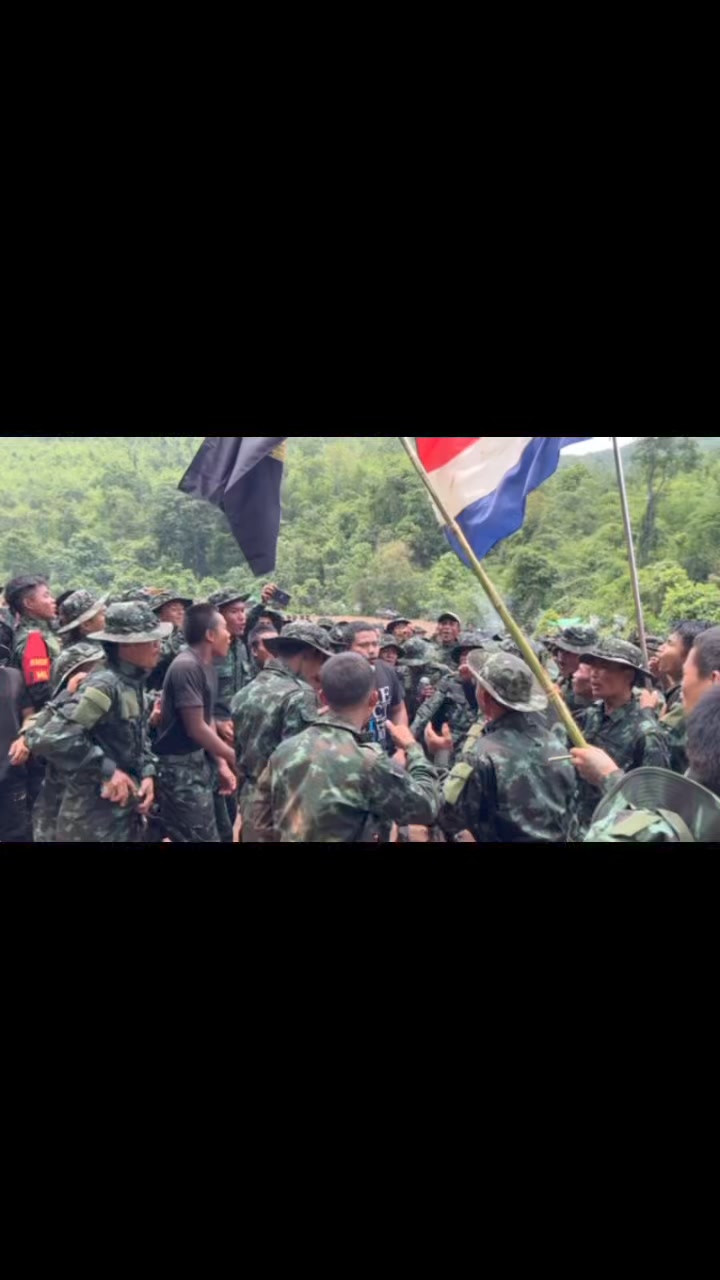 ကိုယ့်လမ်းပေါ်ကိုယ်လျောက်ဆဲပါ၊ စကားပုံလိုလို ရှေ့လူကြီးလိုလို နောက်လူက