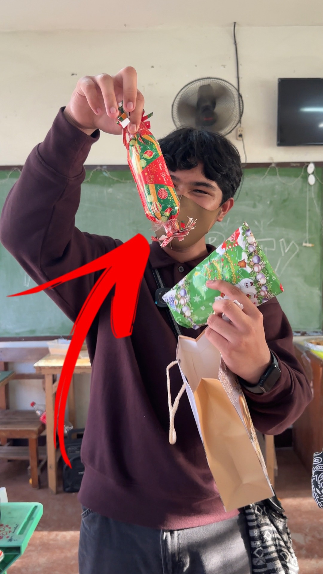 Pina Buksan Ko Yung Mga Natangap Na Regalo Ng Mga Classmate Kograbe 0057