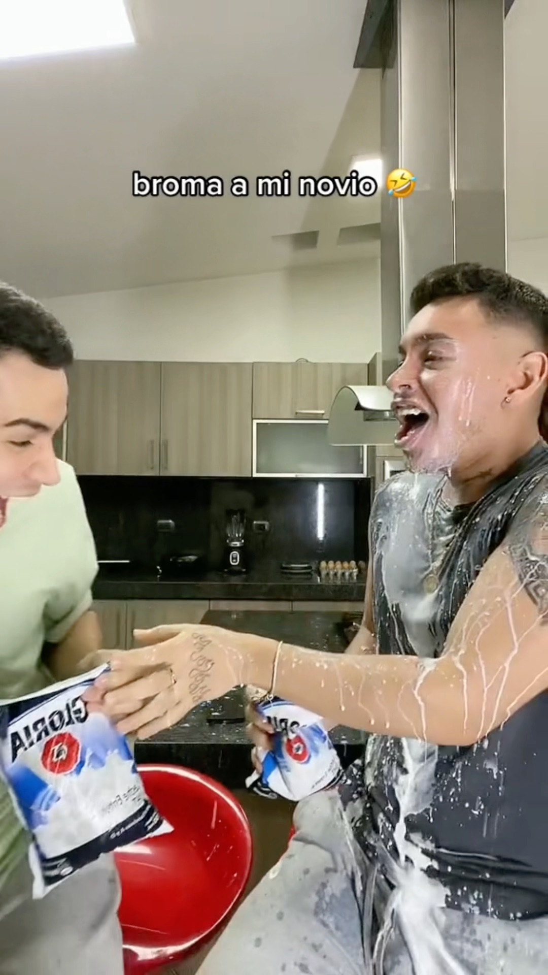 Lleno De Leche A Mi Novio 🤣 Bromas A Mi Novio Lleno De Leche A Mi