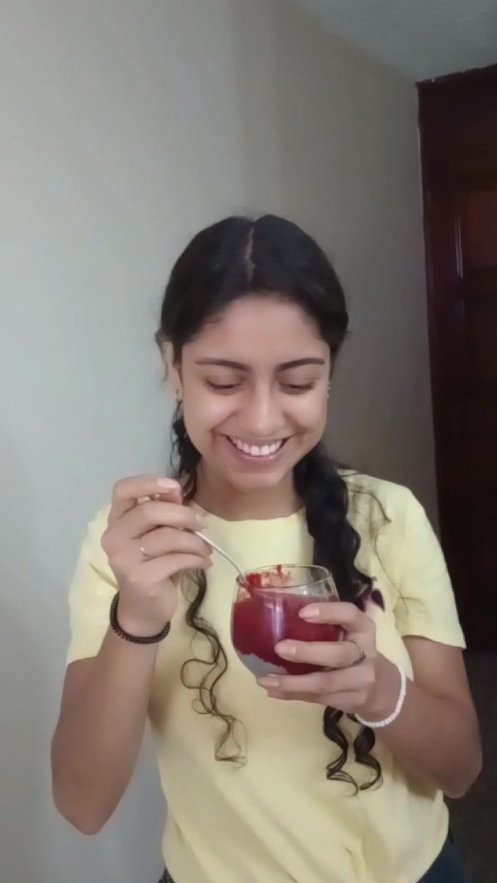 Cliente Satisfecho Con Nuestro Delicioso Fruchi Yogurt Garbanzo Fruta Mora Y Tú Ya Los