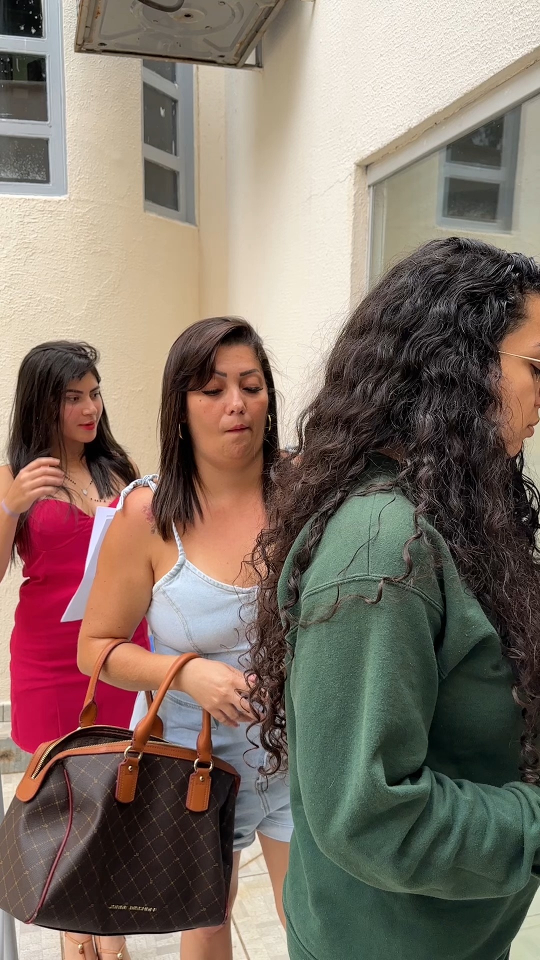 Modelo Corta O Cabelo Dessa Menina Para Envergonhá La Ela Só Não