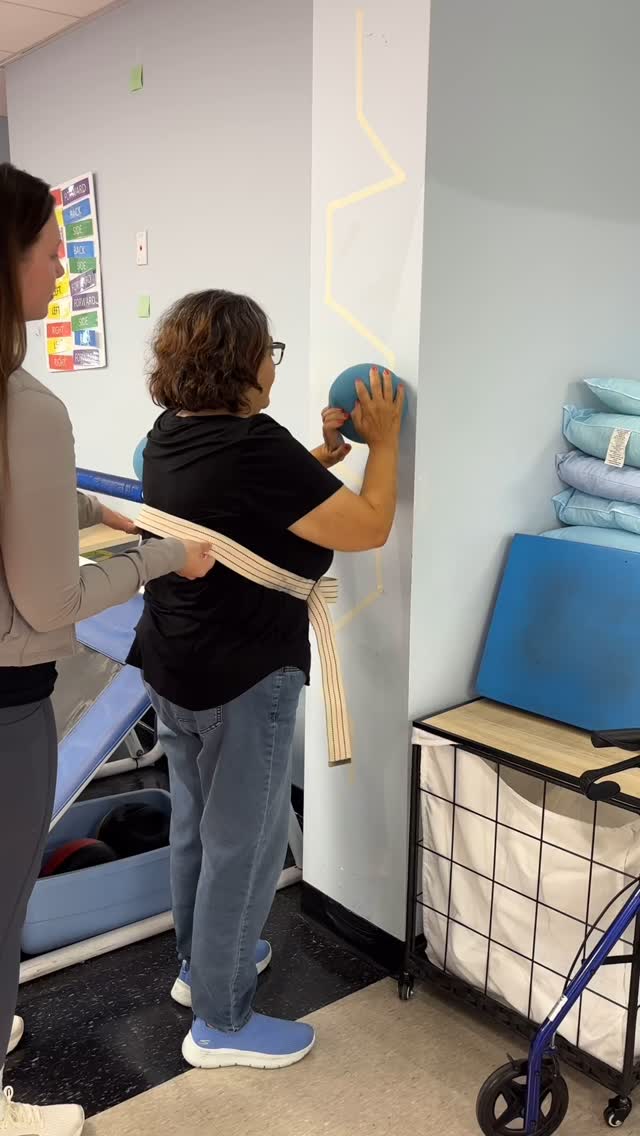 🧐Creative, functional OT for ALS in action! Vida, one of our amazing ...