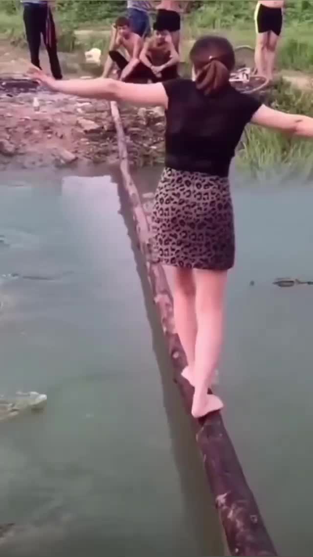 Will That Girl Survive😲🫢 Videos Auto