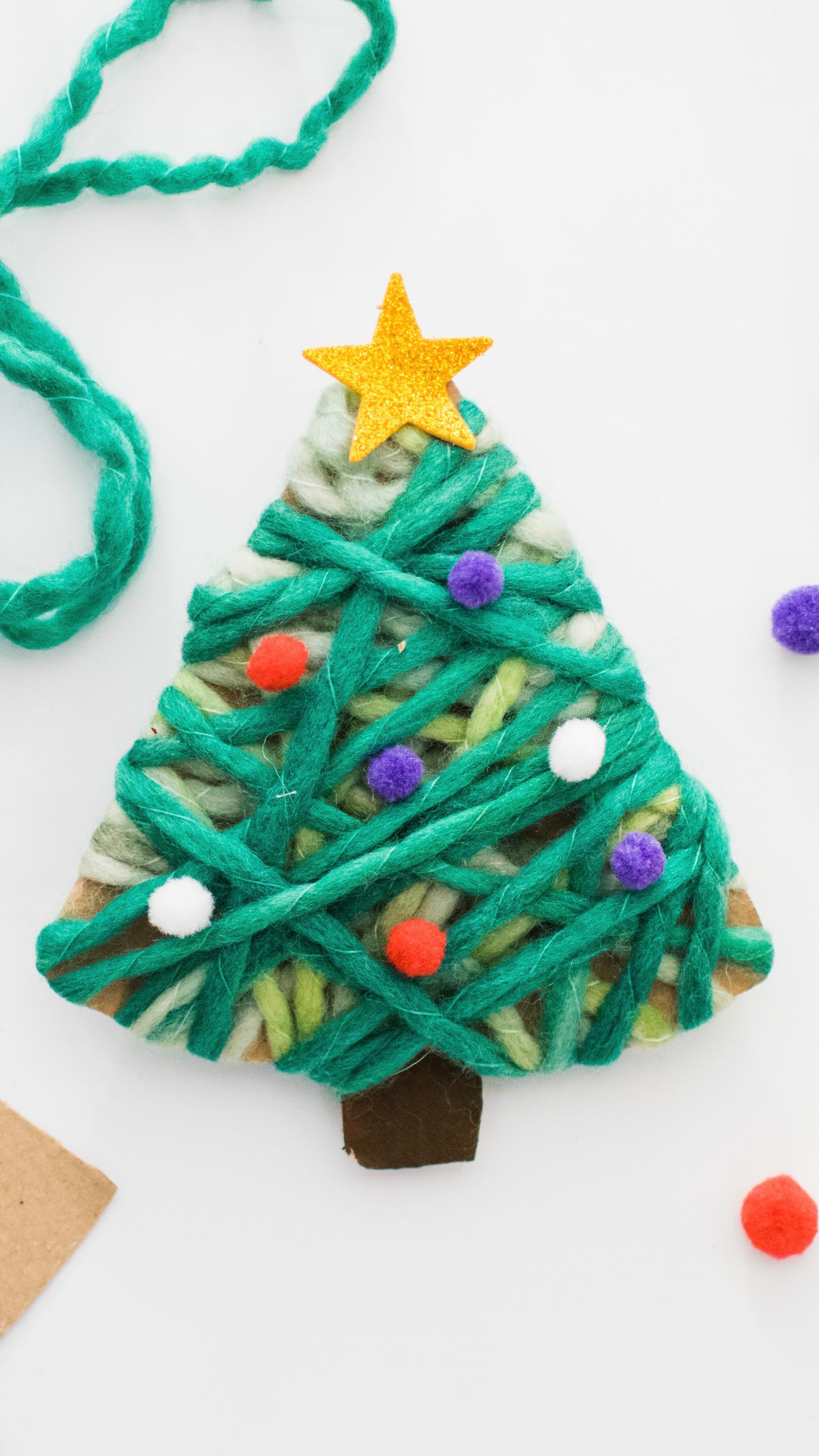 Here’s a simple Christmas tree craft that makes a lovely decoration. It ...