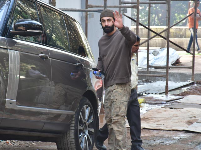 Ranbir Kapoor Visits The Kapoor Bungalow Currently Under Construction Ranbir Kapoor Actor
