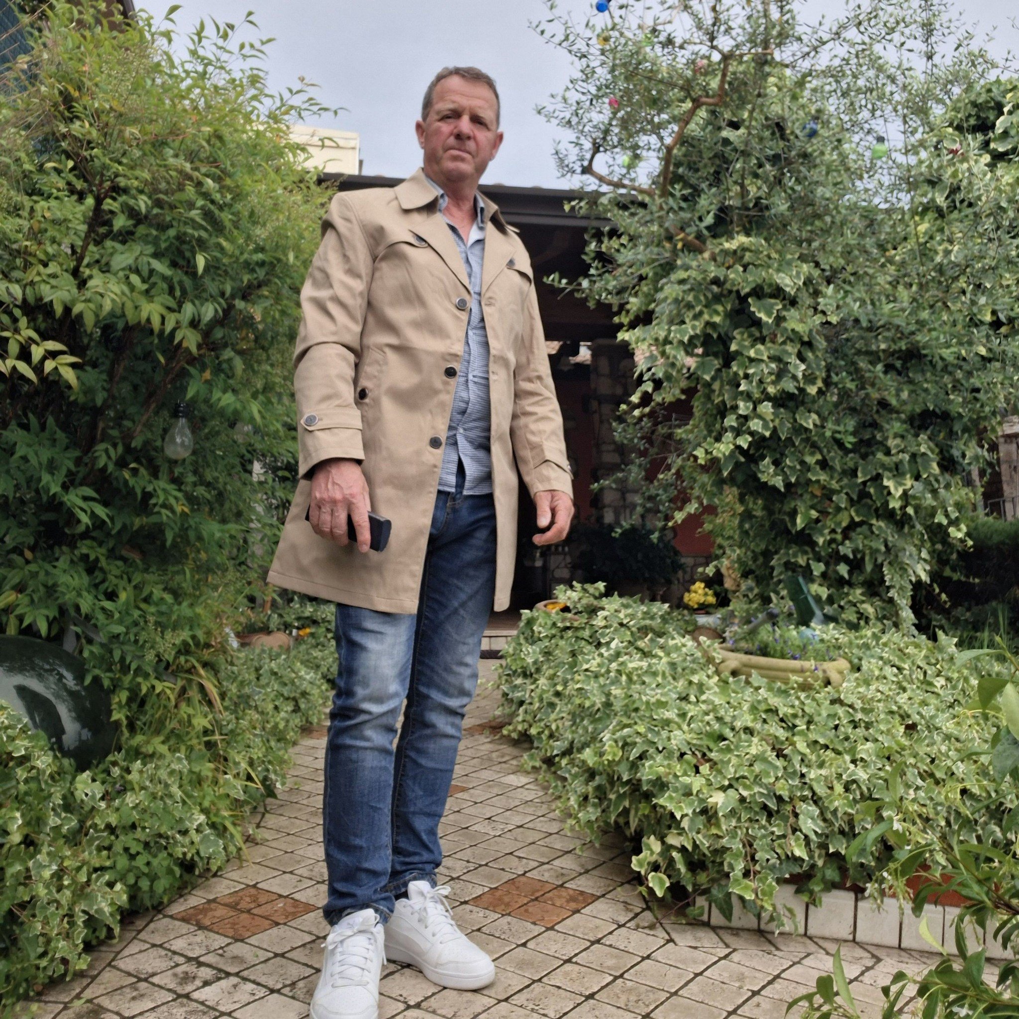 Sono ore ed ore che brucia tutta la collina, ho terminato le bestemmie ...