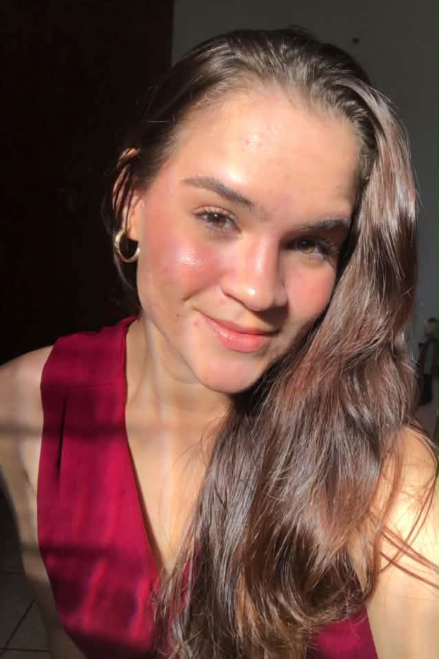 Beatriz Santos Beatriz Santos 971221 • Facebook Connect With Friends