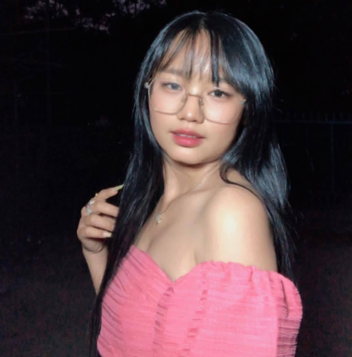 တိမ်ပင်လယ်သွားတာ ‌video ရိုက်မယ်ပေါ့ ရထားပေါ်ရောက်တော့မူးပြီးအိပ်တယ်ဟာ