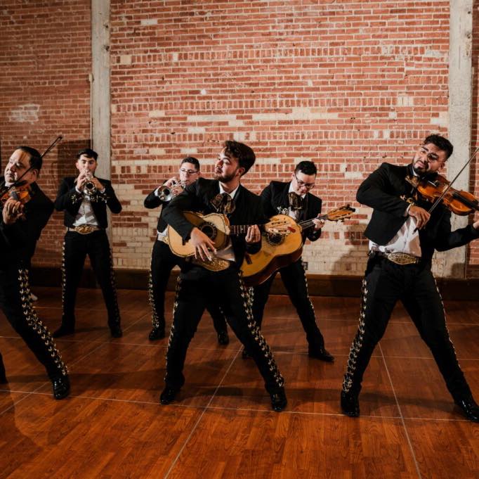 Mariachi Gallos De Oro
