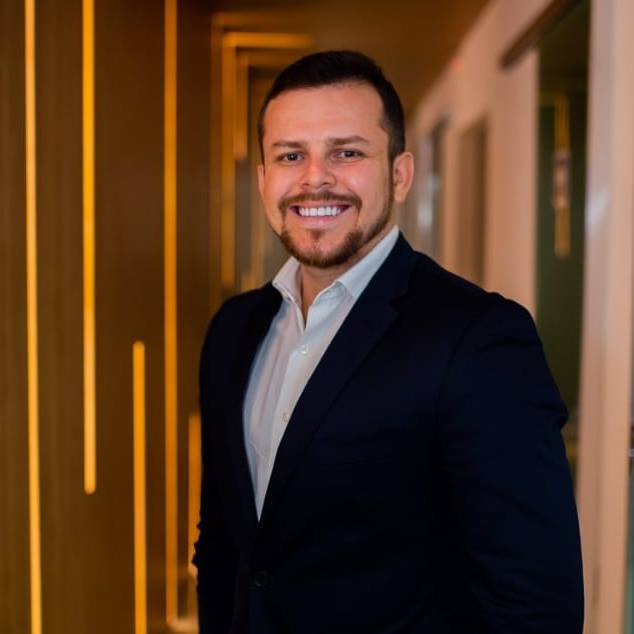 Dr Alex Adorno