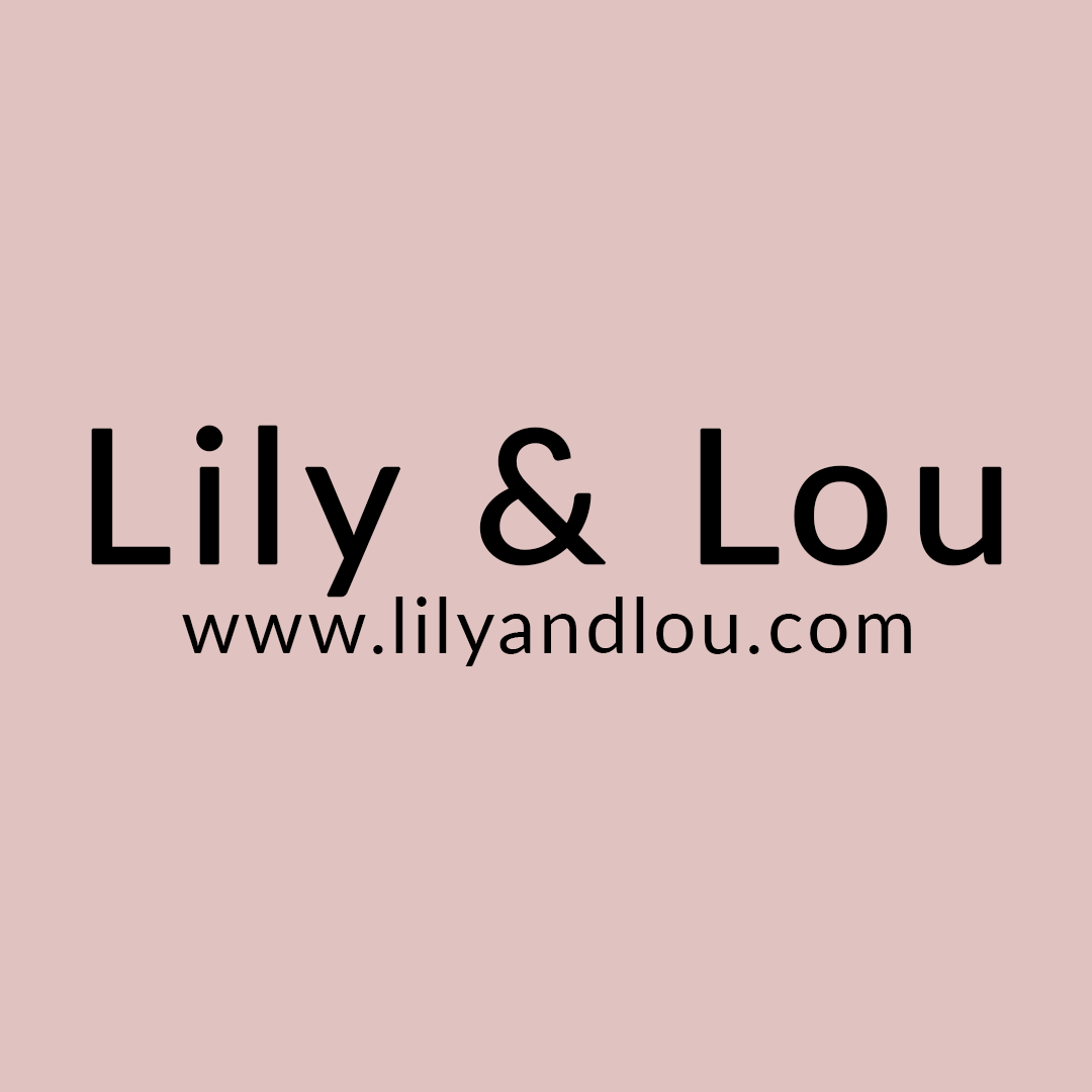 Lily And Lou Feeing That Sexy Back 😗 Facebook