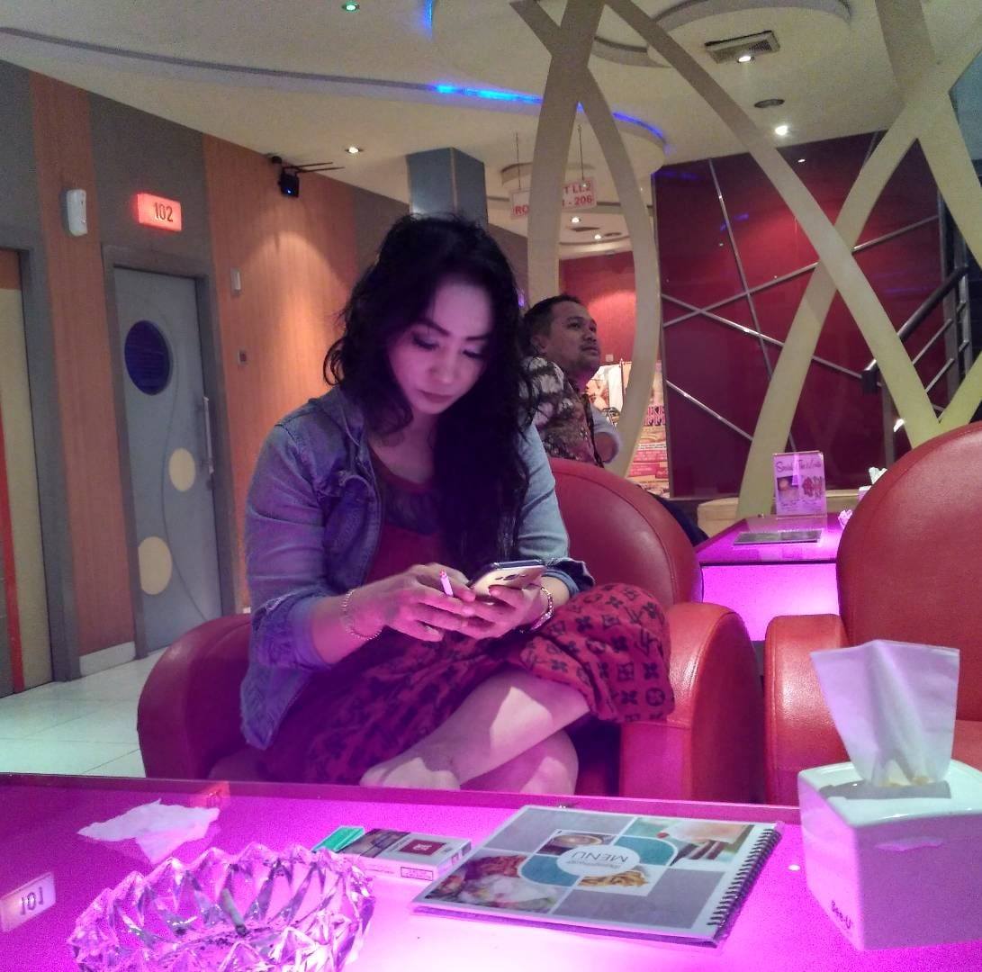 Tante Pengen Dugem