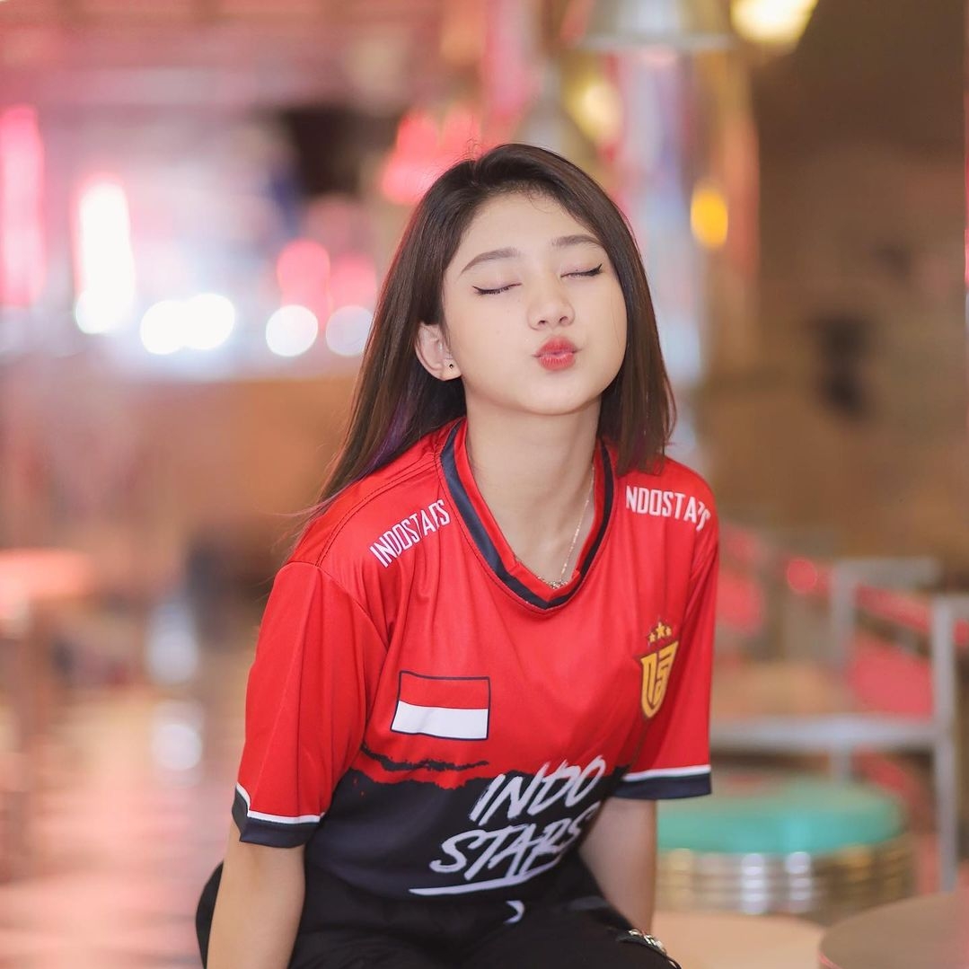 Indonesian Girl Only Gamer