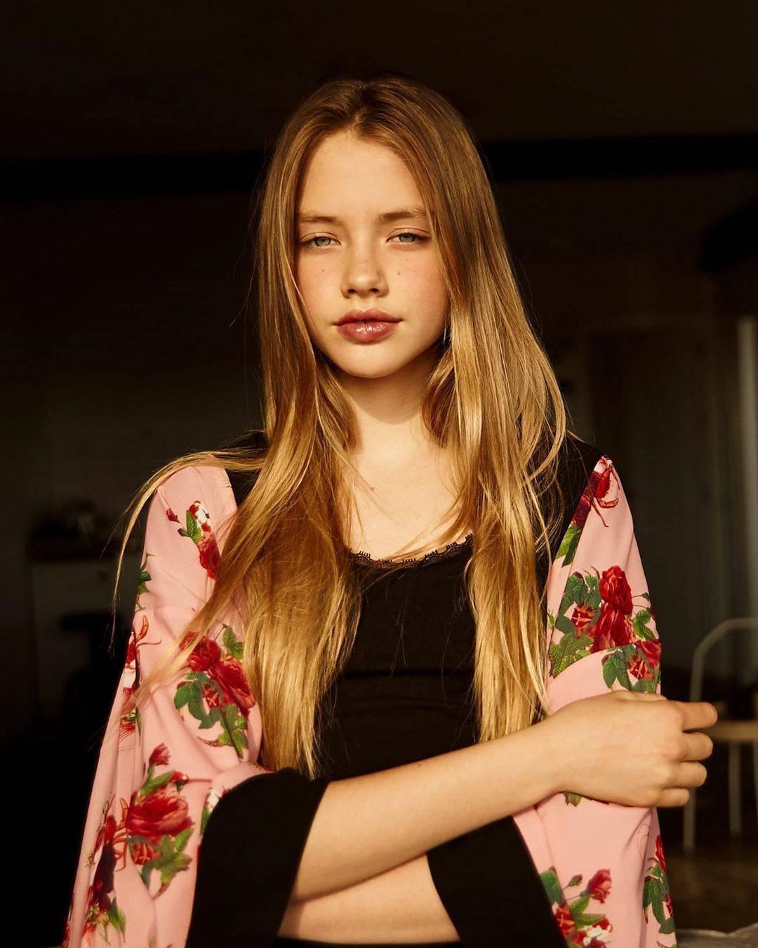 Laura Niemas Model