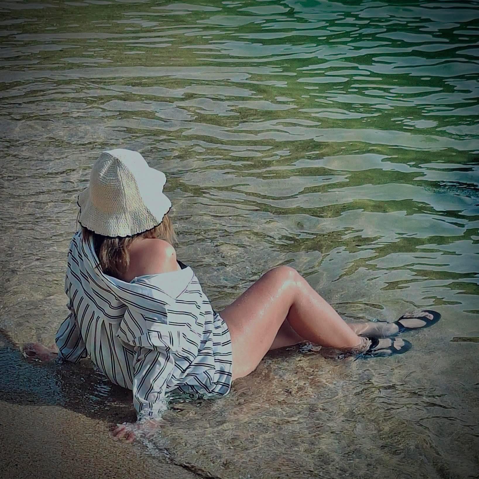 Instead of [ SUMMER GETAWAY ] try these alternatives caption ideas ...