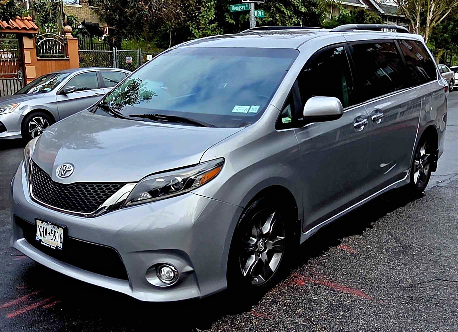 2015 Toyota Sienna Se Premium Minivan 4d Cars And Trucks New York
