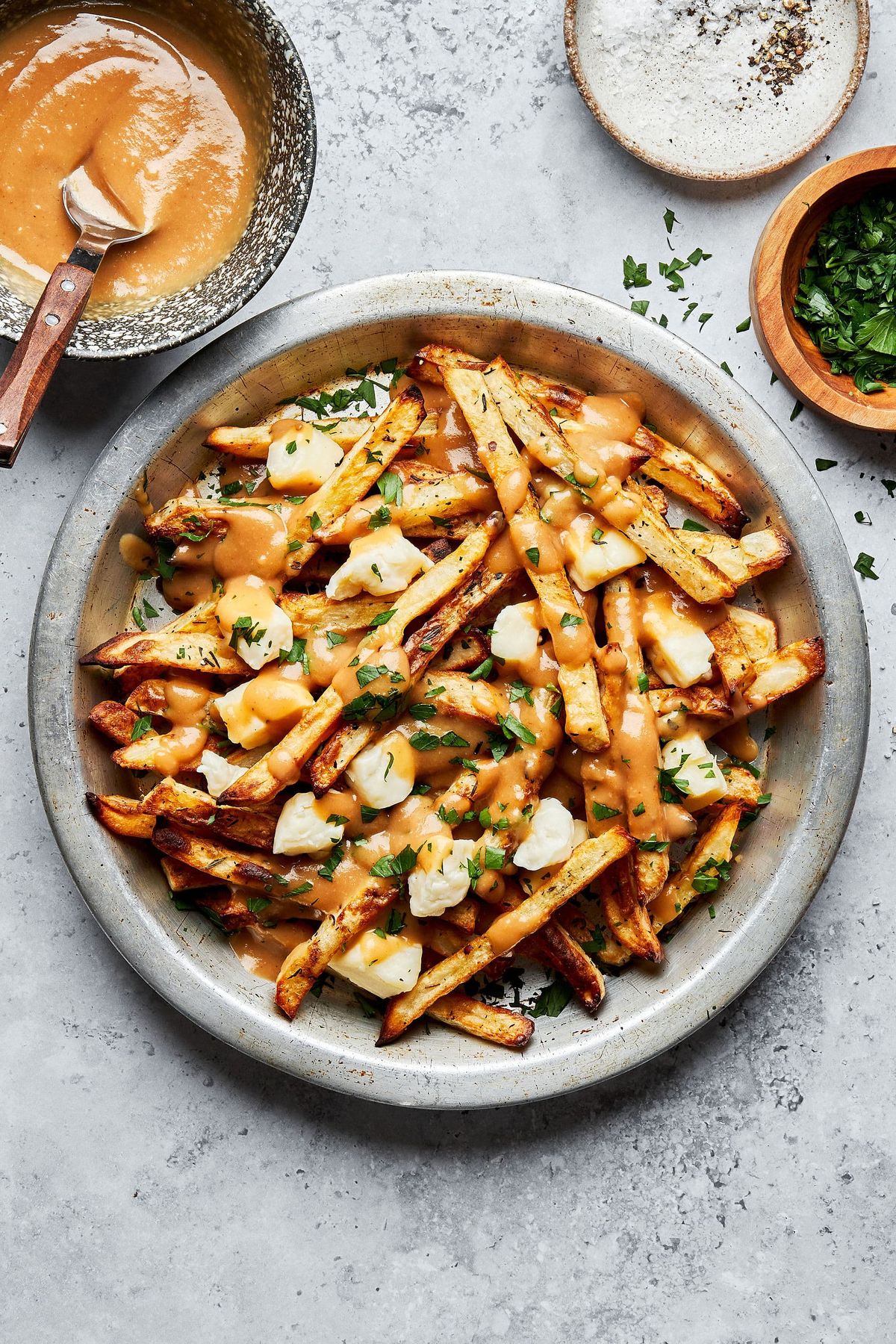 La - 🟡 Jeudi — Poutine chouette 🍟 Ce jeudi, on met le Québec à l ...