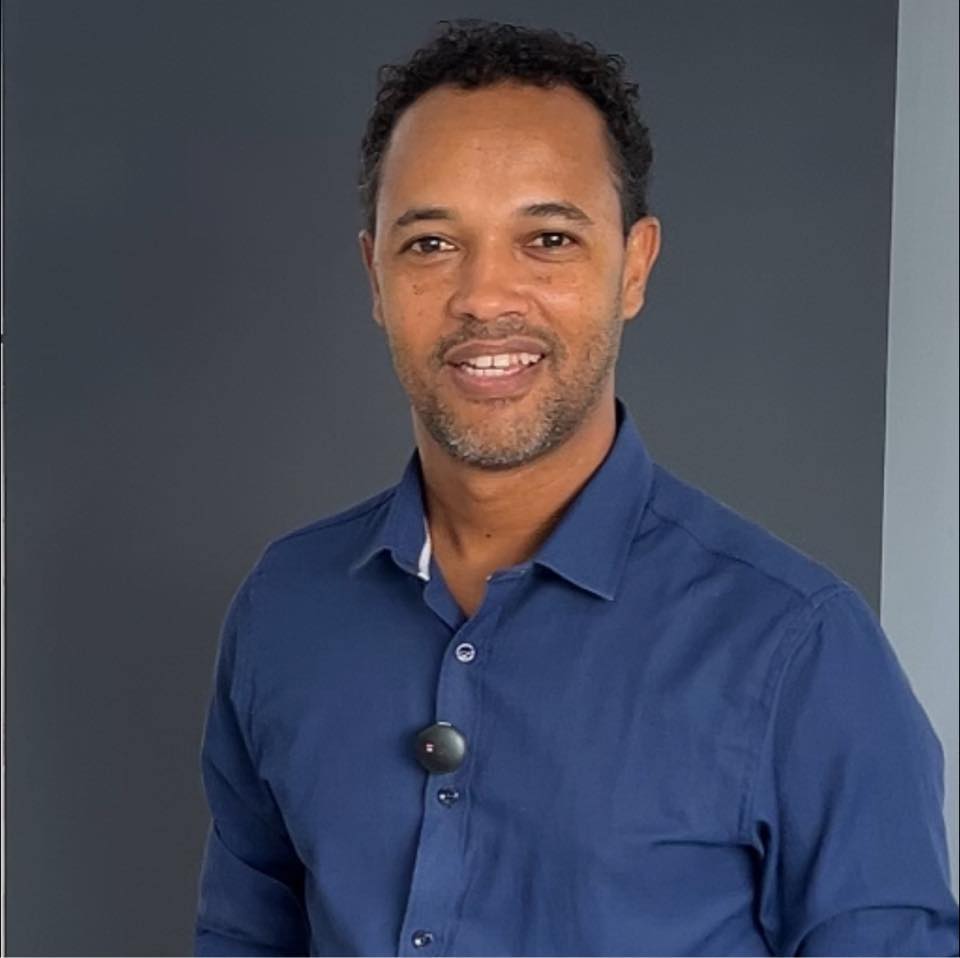 José Maria Oliveira Added A New José Maria Oliveira