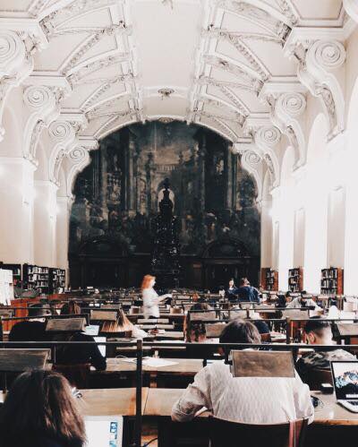 The main reading room of the Czech... - Librocubicularists