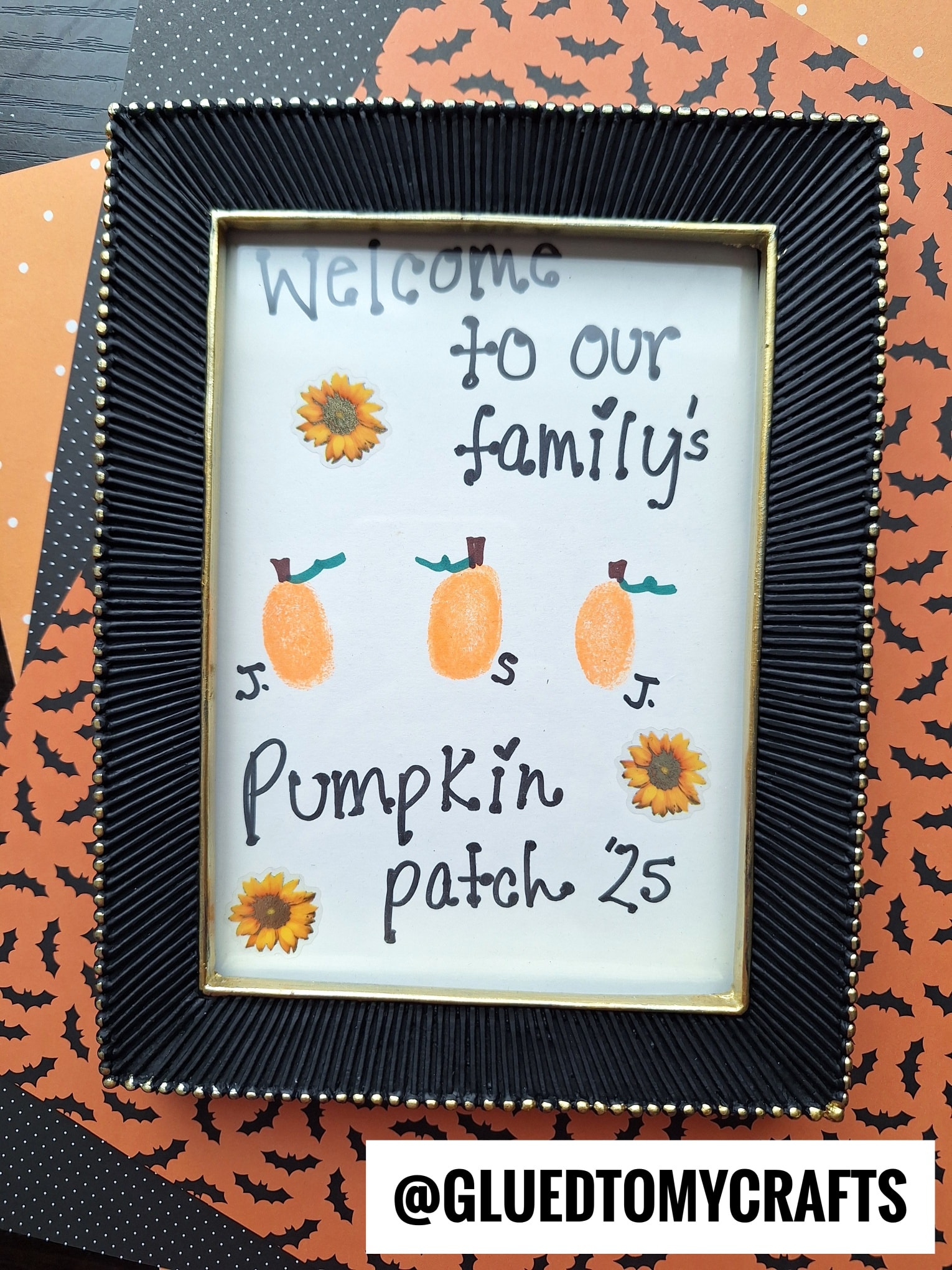 Glued - Thumbprint Pumpkin Patch - here is a super simple FAMILY craft ...
