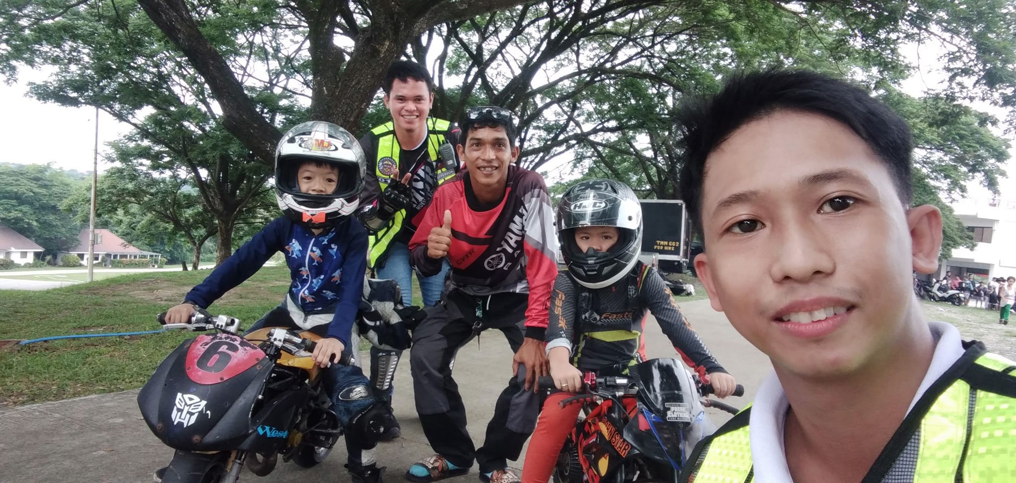 Bata Palang Nasa Race Track Na Nag D Couple Rider 1772