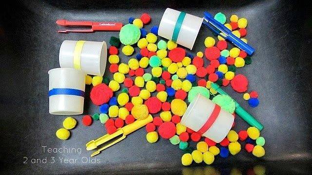Teaching - POM POM COLOR SORTING A quick and easy sensory bin that also ...