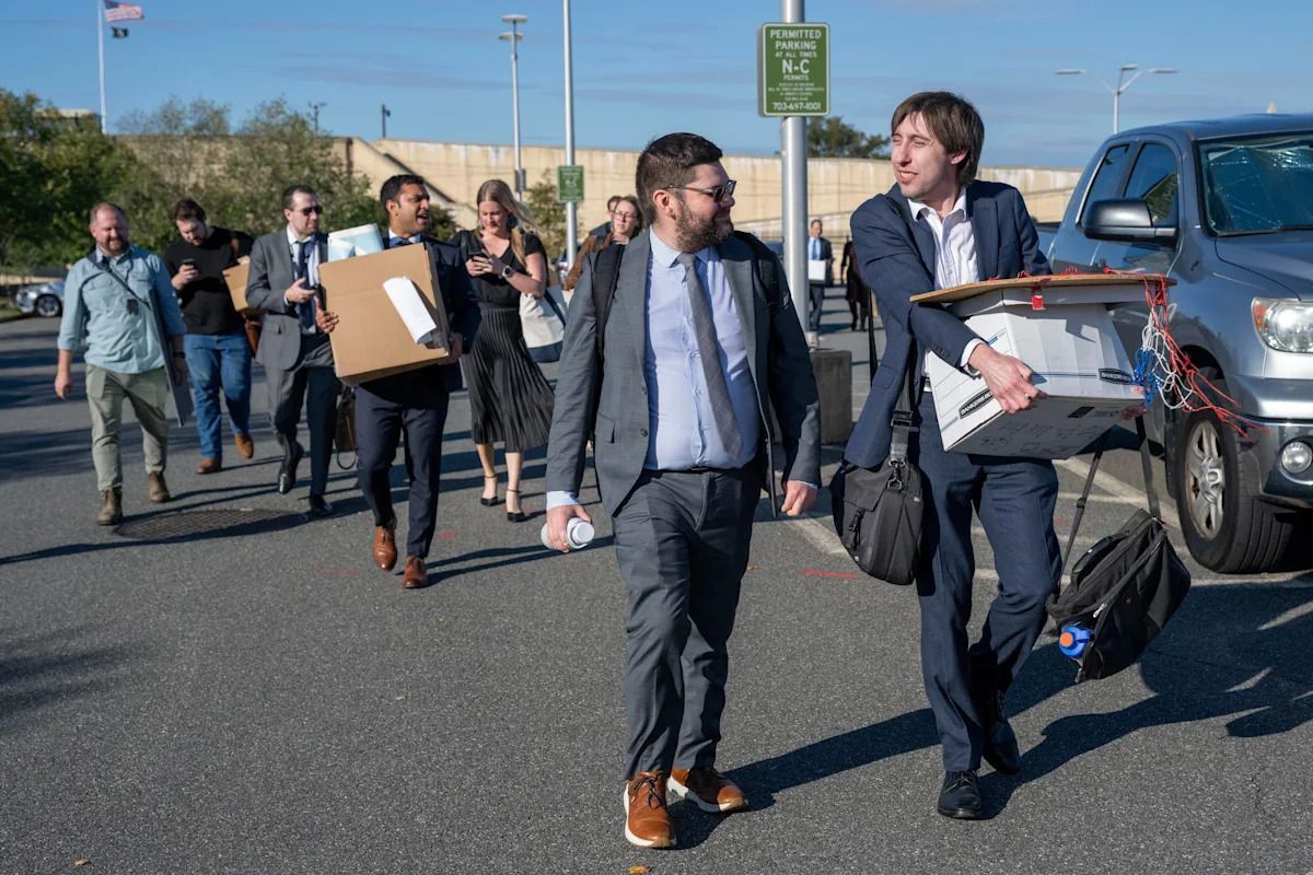 Yahoo Dozens Of Reporters Turned In Access Badges And Exited The
