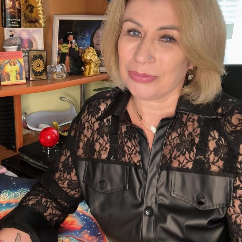 1 Она ходит по жизни с ощущением что её энергия слишком мощная и