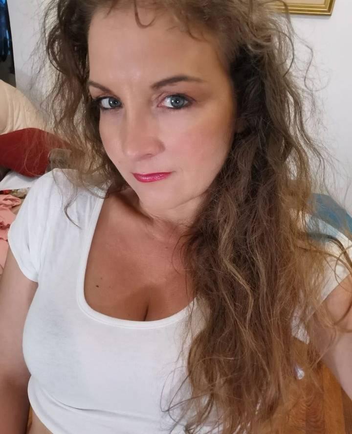 Une Femme Célibataire Public Group Facebook