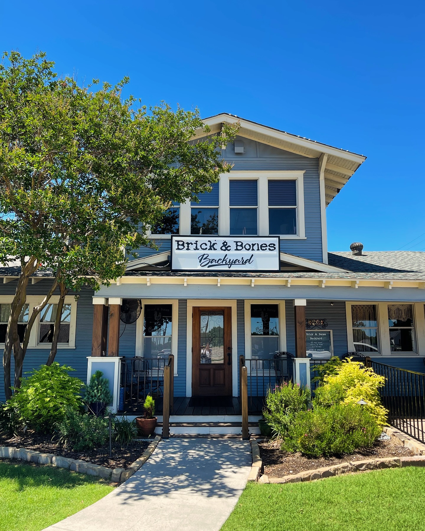 Brick & Bones Backyard | Rowlett TX