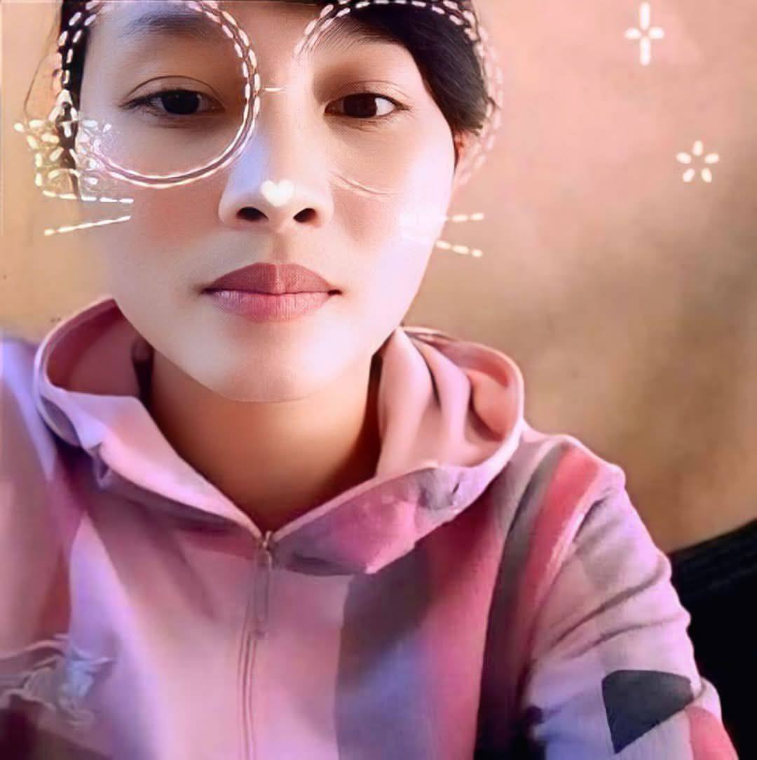 Nguyễn Hằng Nguyễn Hằng Updated Her Profile Picture Facebook 8015