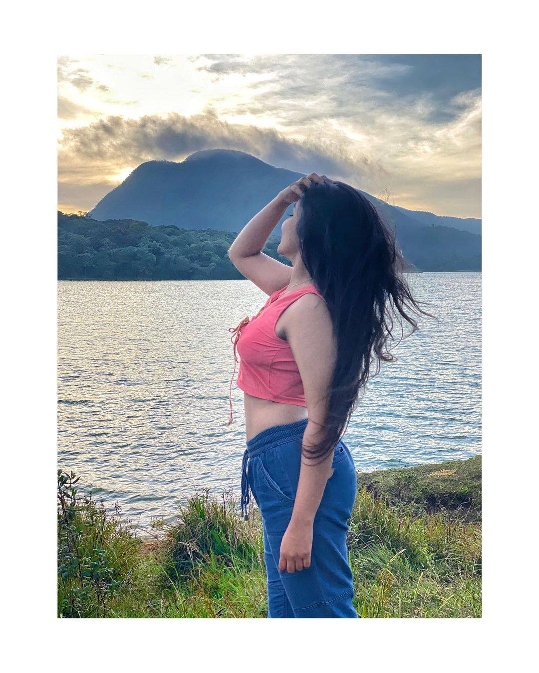Geethma Bandara දිනපතා Sri Lankan Hot Actress And Models Facebook 3180