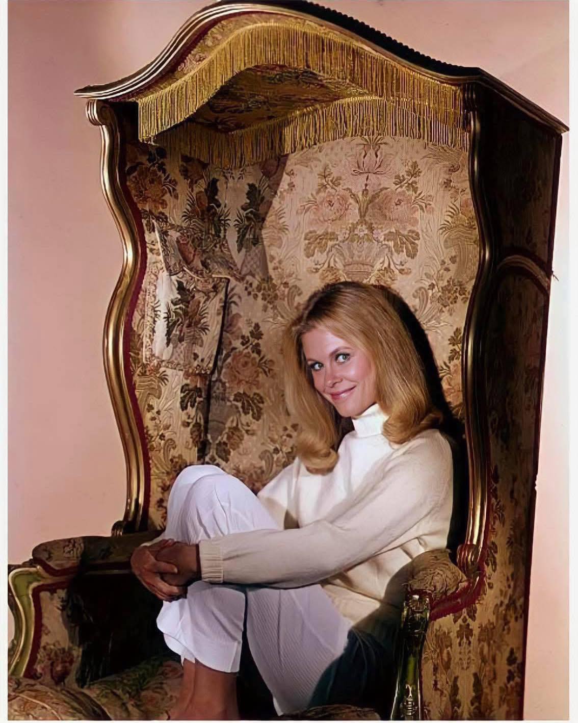 The Bewitched Beautiful Elizabeth Montgomery In A Pose From The Era