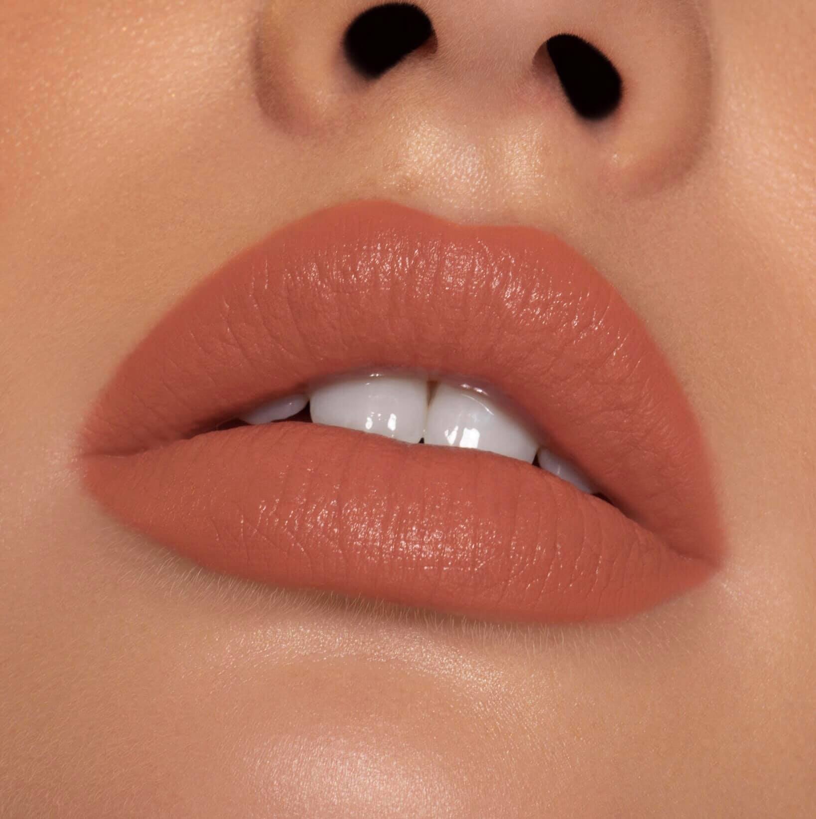 Kylie Cosmetics Looking For A New Nude Lipstick 💕creep