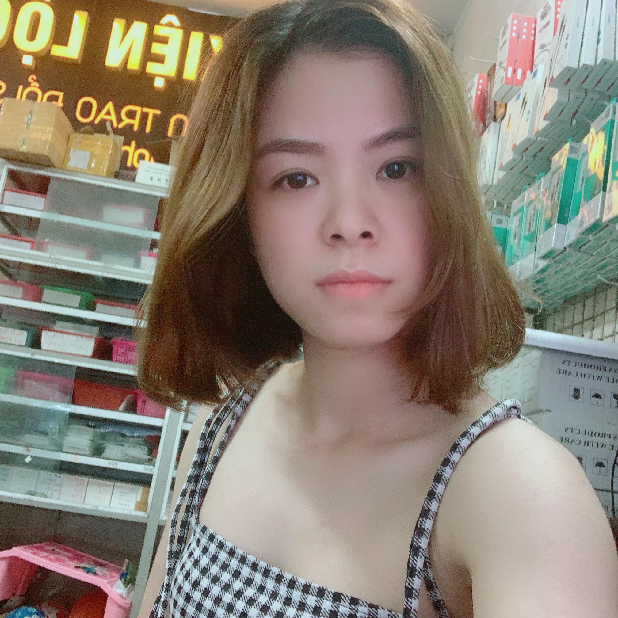 Nguyễn Hằng 7738