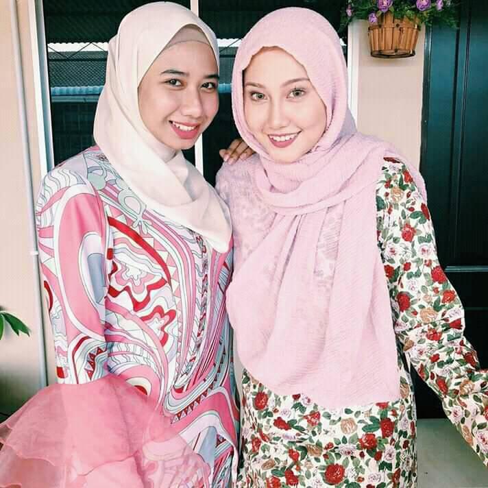 Awek Candid Awek Candid Added A New Photo