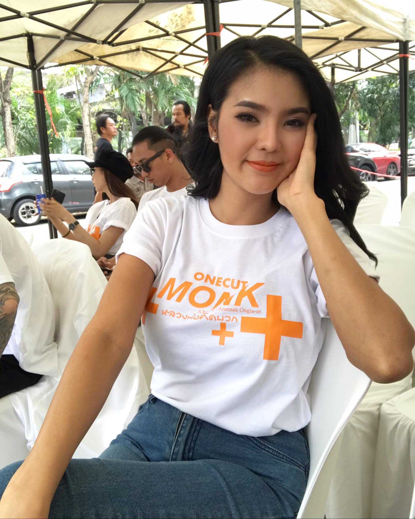 Noey Yanisa งานบวงสรวง Onecutmonk หลวงพ่อคิดบวก Facebook