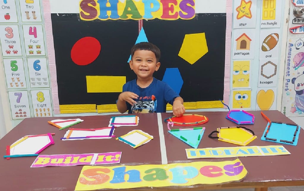 " Learning is fun with Shapes ⭐🟨🔵🔺🔶🟩 " Threading Shapes Activity ...