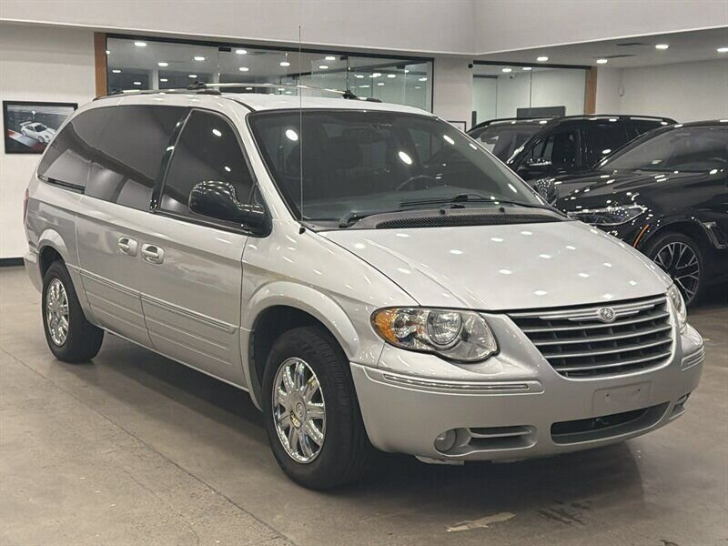 Elegant 2005 Chrysler Limited Van Pictures